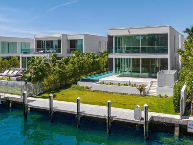 1081 48th St W, Miami Beach, FL 33140