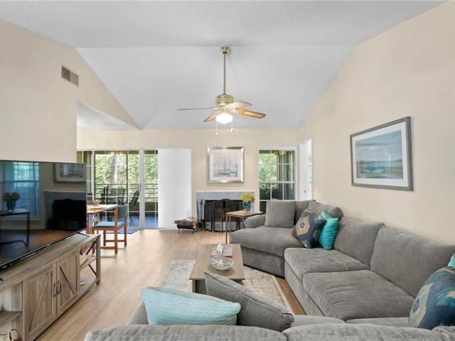 10823 Indian Hills Ct, Unit 33, Seminole, FL 33777 | MLS #TB8446