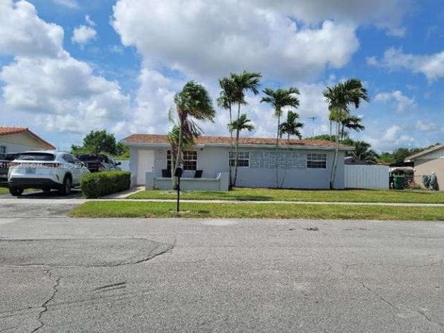 10820 63rd St SW, Miami, FL 33173