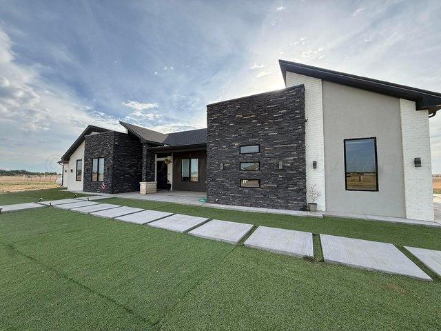 10820 Travis Ln, Dumas, TX 79029