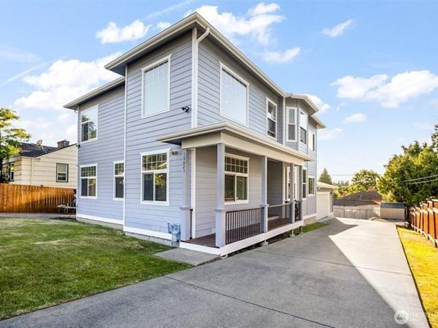 10821 Crestwood Dr S, Seattle, WA 98178