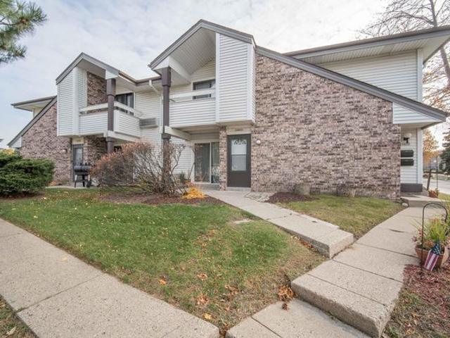 10822 W Donna Dr, Milwaukee, WI 53224