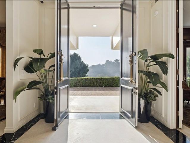 10825 Chalon Rd, Los Angeles, CA 90077