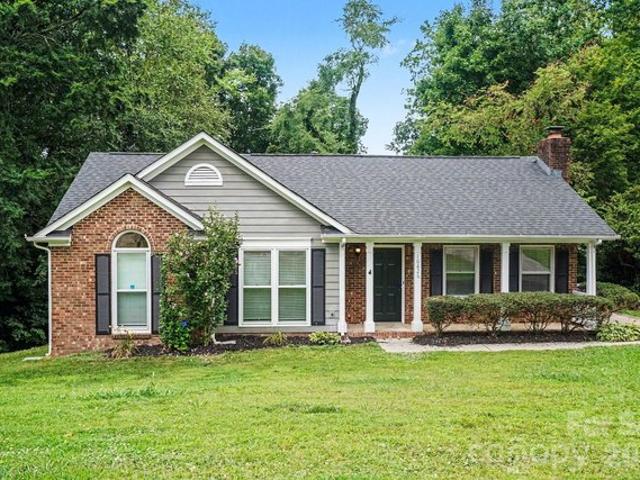 10826 Hunters Trace Ct, Charlotte, NC 28262