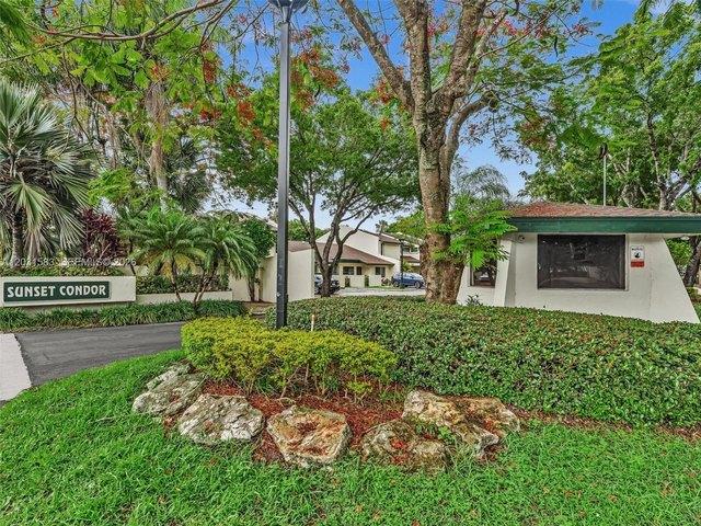 10828 SW 72nd St Apt 205, Miami, FL 33173