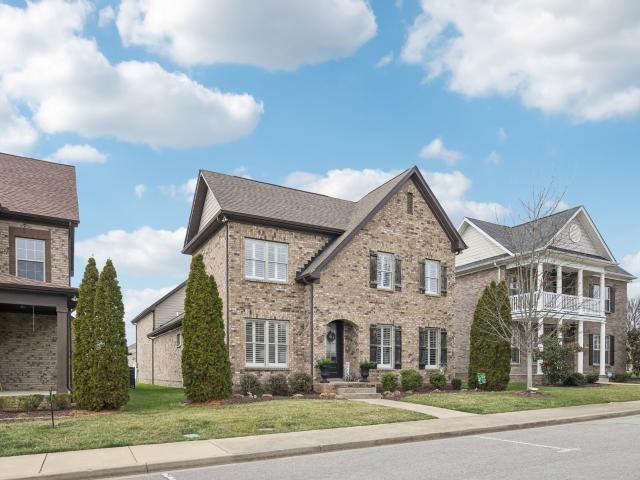 1082 N McMahan Dr
