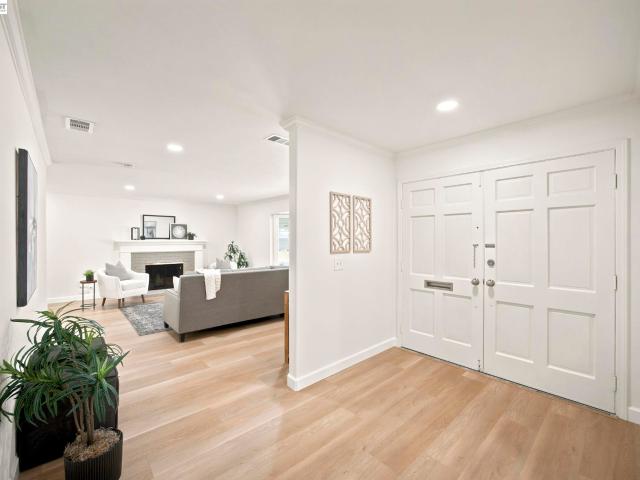 1082 Springfield Dr