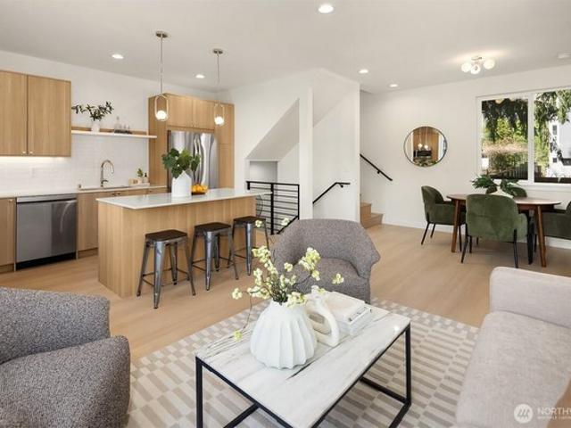 1082 th Ave NE, Seattle, WA 98125