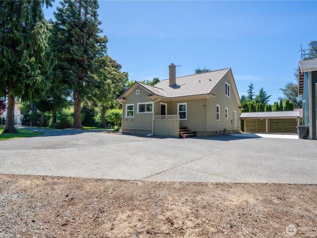 1082 W Smith Road