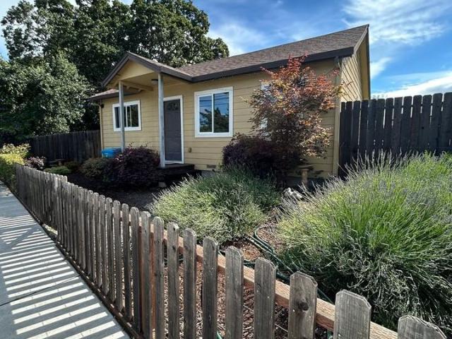 1082 1086 Dutton Avenue 2 Bedroom Apartment for Rent at 1082 1082 1086 Dutton Avenue, Santa Rosa, CA 95407
