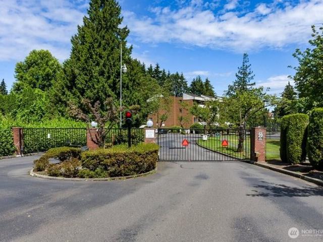 10830 Glen Acres Dr S Unit T9, Seattle, WA 98168