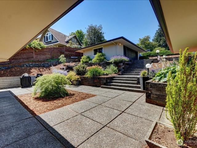 10837 Evergreen Terrace SW