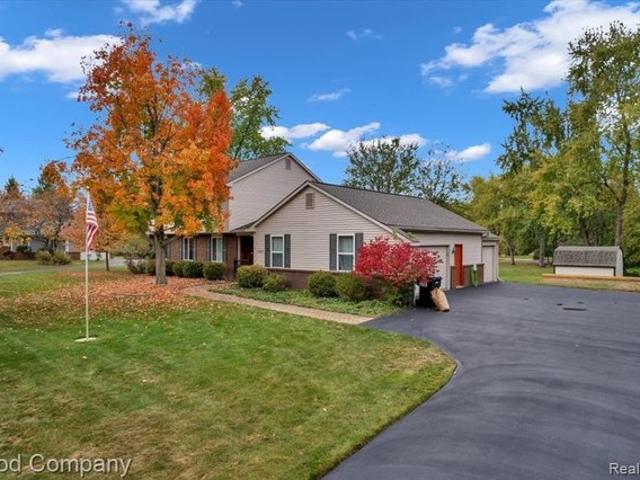 10836 Cartier Dr, Brighton, MI 48114