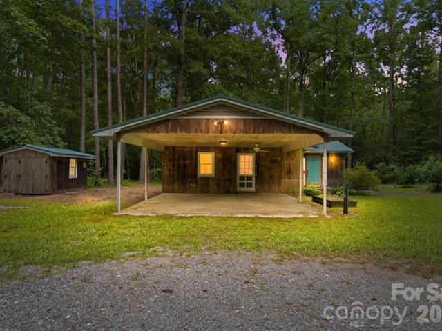 1083 Murdocksville Rd, West End, NC 27376