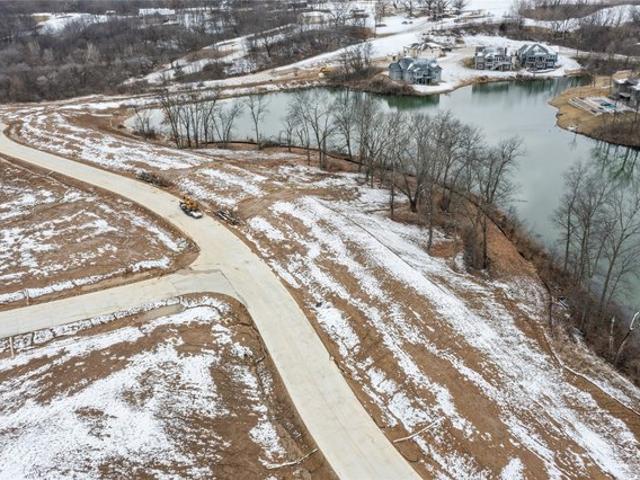 1083 Arbor Woods Dr, Pleasant Hill, IA 50327