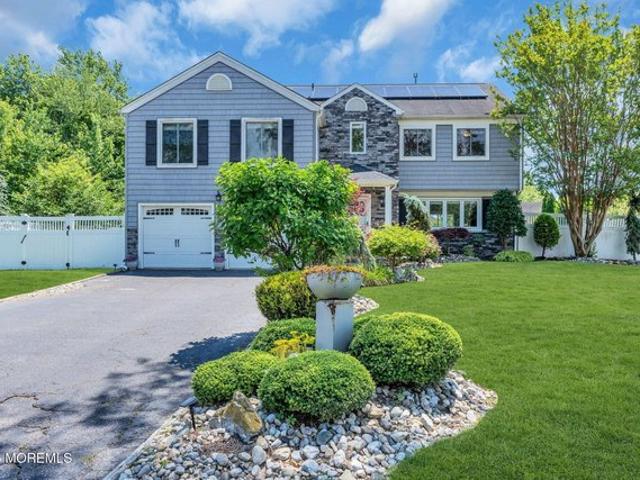 1083 Cavan Dr, Toms River, NJ 08753