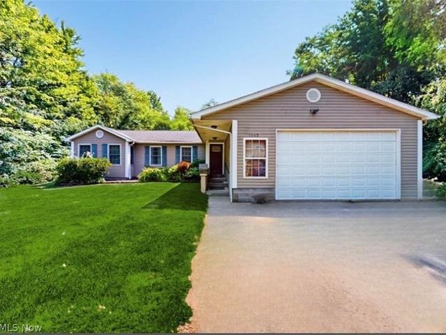 1083 Dock Rd, Madison, OH 44057