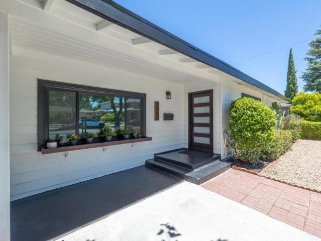 1083 Heatherstone Avenue