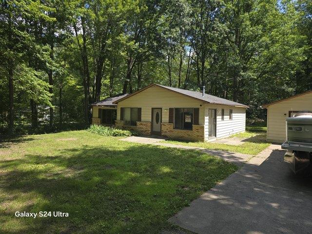 1083 Keweenaw Trl, Houghton Lake, MI 48629