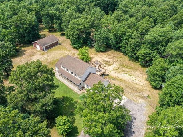 1083 W Holton Whitehall Rd, Whitehall, MI 49461