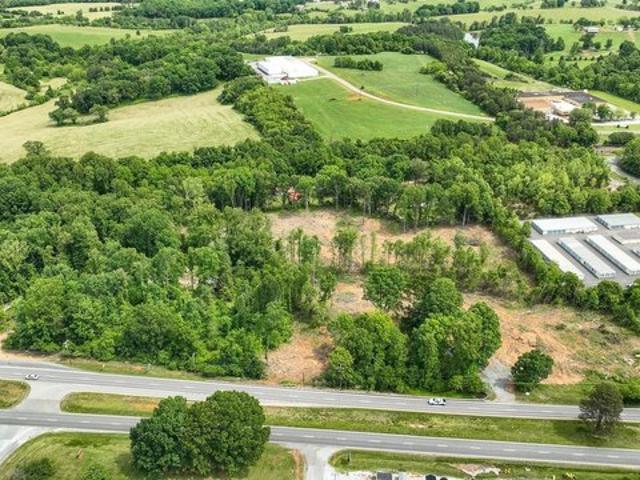 1083 W Lynchburg Salem Tpke, Bedford, VA 24523