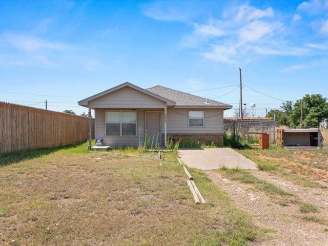 108 11th St, Plains, TX 79355