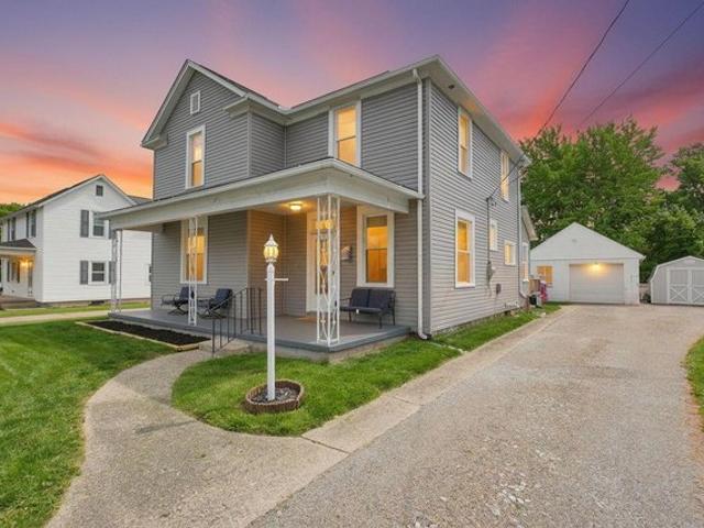 108 1st St, Pleasantville, OH 43148