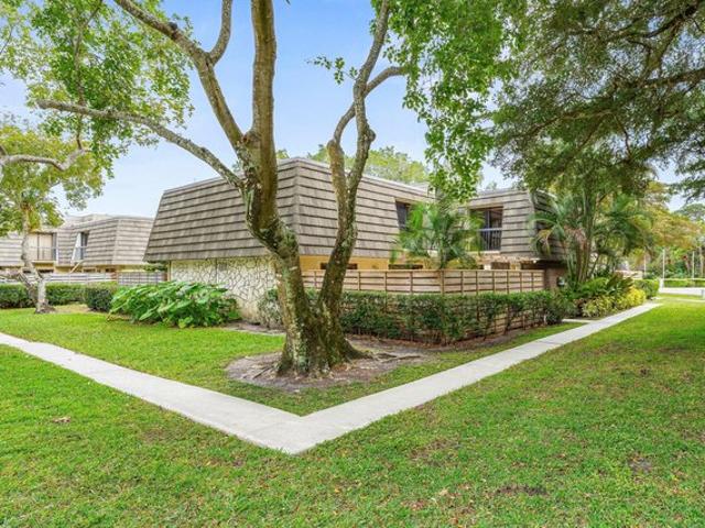 108 1st Ter, Palm Beach Gardens, FL 33418