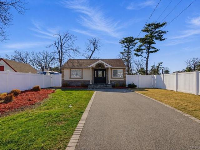 108 4th St, Brentwood, NY 11717