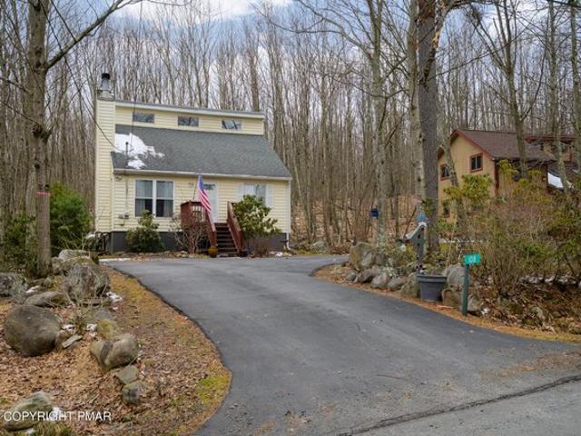 108 Country Club Dr, Gouldsboro, PA 18424