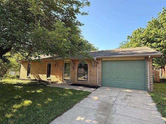 108 Cooper St, Cedar Hill, TX 75104