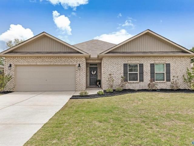 108 Cave Springs Cir, Owens Cross Roads, AL 35763