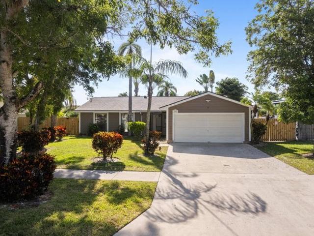 108 Cambridge Ln, Royal Palm Beach, FL 33411