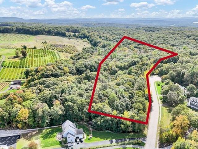 108 Chamberlain Ln, Glastonbury, CT 06033