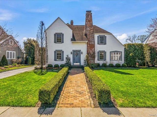 108 Chestnut St, Garden City, NY 11530
