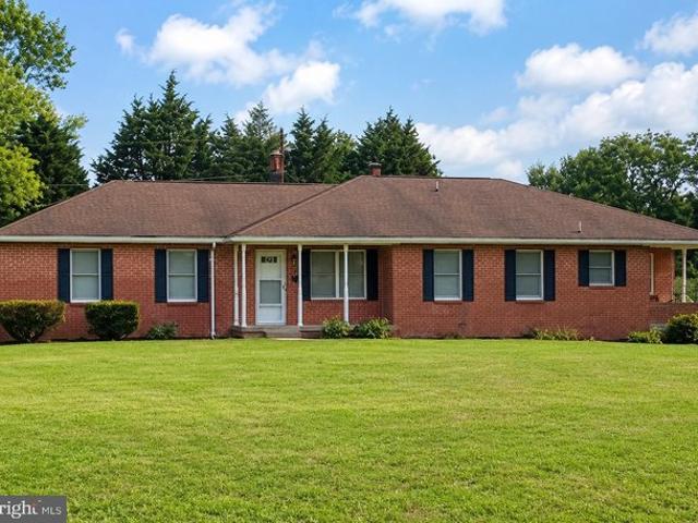 108 Cherry Hill Farm Dr, Kearneysville, WV 25430