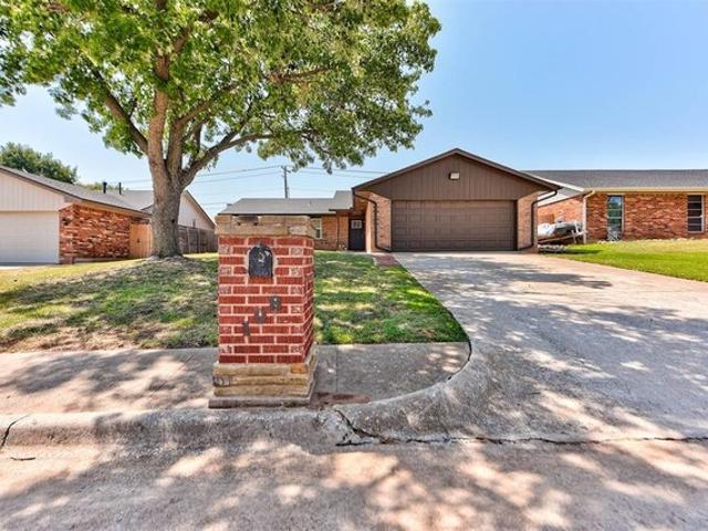 108 Chickasaw Ln, Yukon, OK 73099
