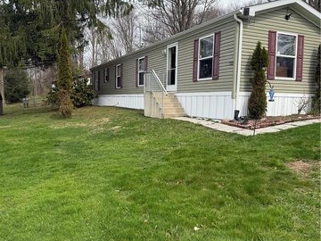 108 Circle Greenhurst Village Dr, Jamestown, NY 14701