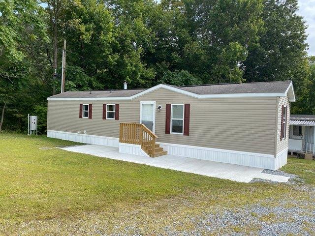 108 Clark Rd Trlr 41, Naugatuck, CT 06770