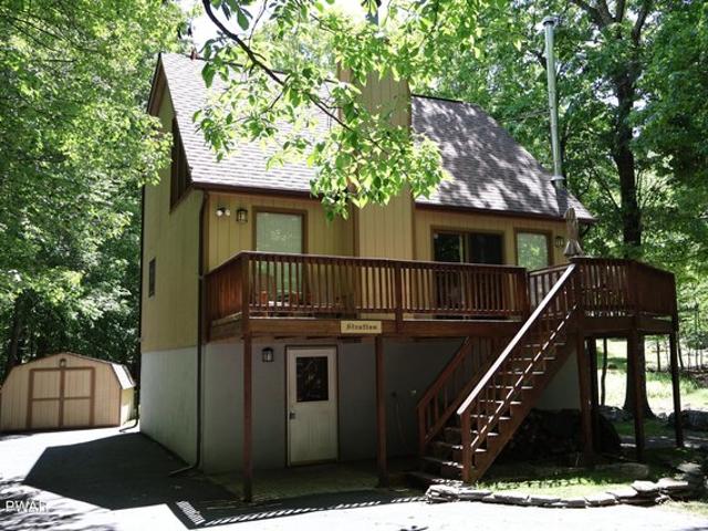 108 Crestview Ct, Hawley, PA 18428
