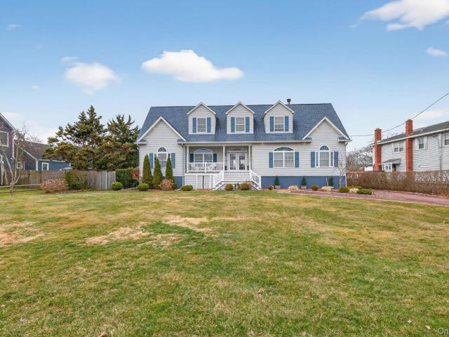 108 Awixa Ave, Bay Shore, NY 11706 | MLS #970268 | Compass