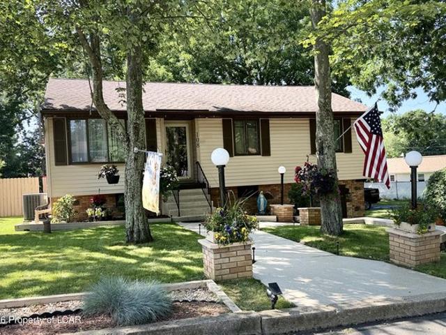 108 Bent Pine Trl, Hazle Township, PA 18202