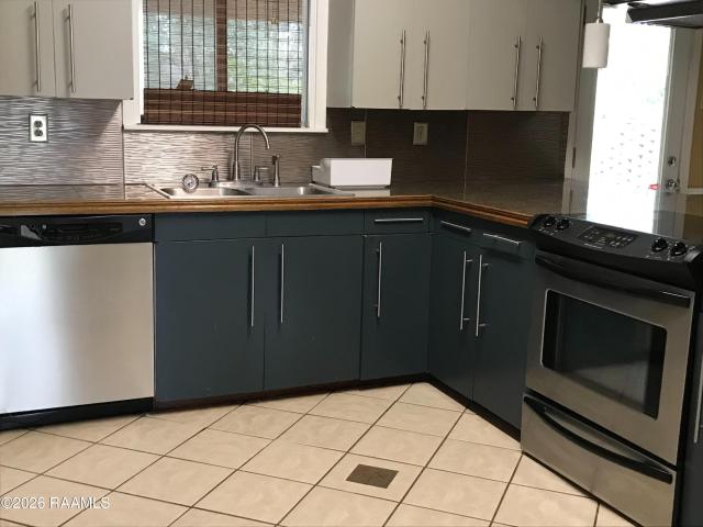 108 Billeaud Ln, Lafayette, LA 70506 | MLS #RA2600000 | Compass