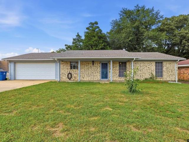 108 Brenda Dr, Mount Pleasant, TX 75455