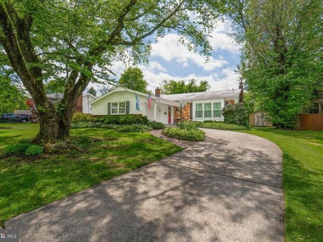 108 Brentwood Dr, Mount Laurel, NJ 08054