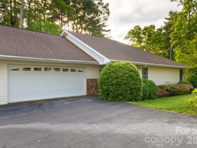108 Bridgette Loop Rd, Hendersonville, NC 28791