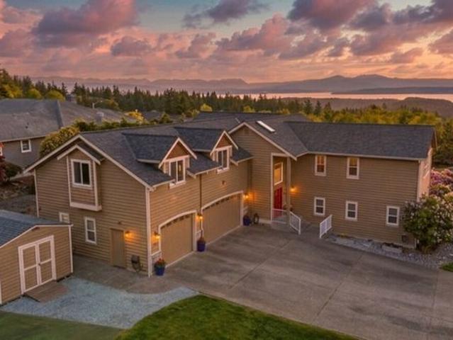 108 Glacier Peak Dr, Camano Island, WA 98282