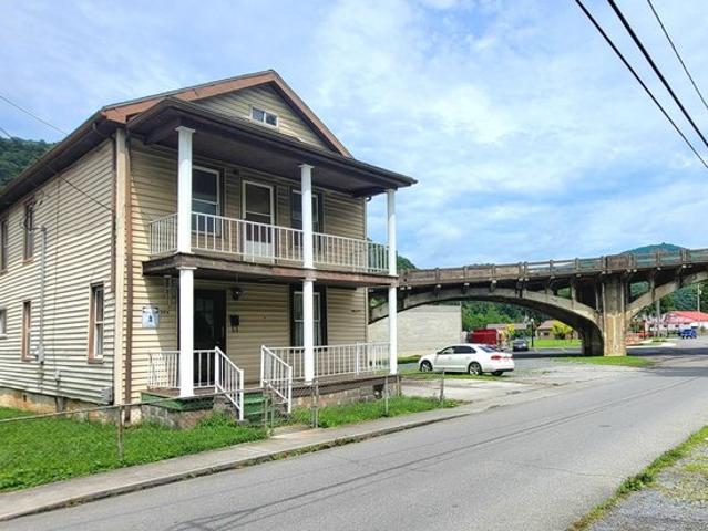 108 Grace St, Hinton, WV 25951