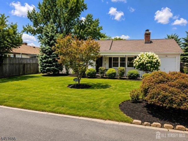 108 Greenlawn Ave, Middlesex, NJ 08846