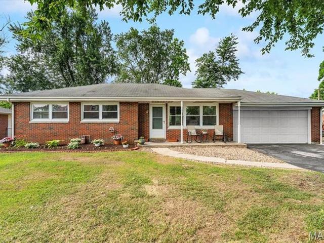 108 Dorchester Dr, Belleville, IL 62223